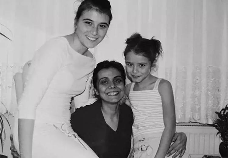 İlayda Alişan 9 yaşında kaybettiği annesinin doğum gününü günü kutladı ...