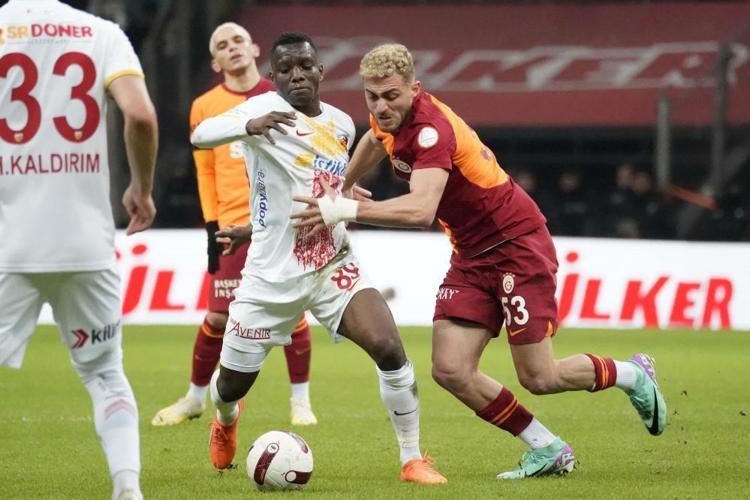 Mertens, Kerem Aktürkoğlu'yla olmuyor! Erden Timur gemileri yaktı, işte ...