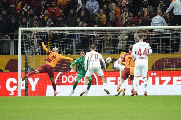 Önce Okan Buruk, sonra Erden Timur! Kerem Aktürkoğlu dayanamadı, yüzüne ...