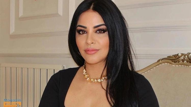 Şarkıcı Zara saçları boyattı, göğüs dekoltesini açtı! Takip et butonuna ...