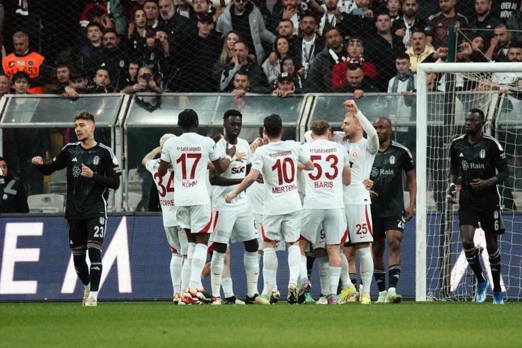 Zaha, Tete'den sonra bir kriz daha! Okan Buruk'un elini sıkmadı ...