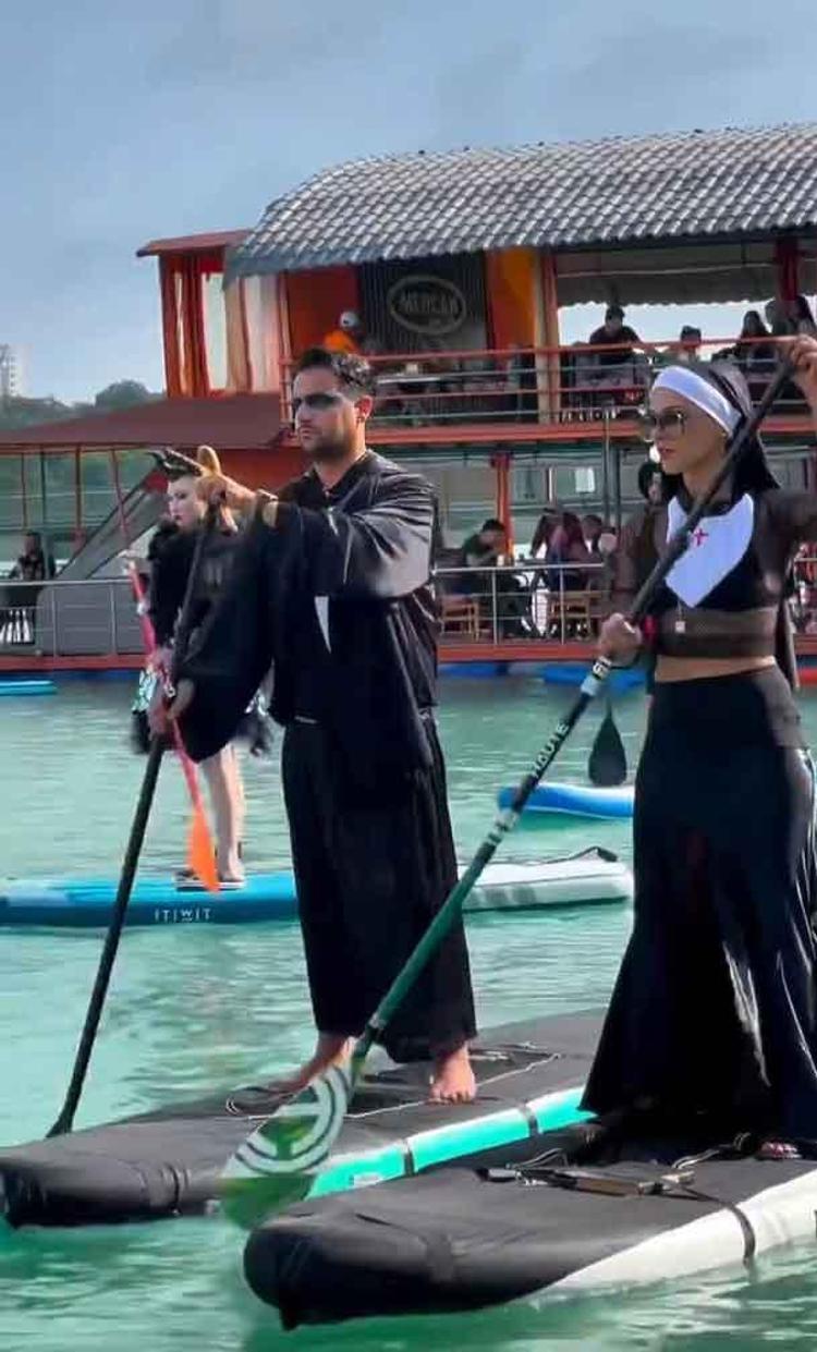 Seyhan nehrinin kenarında renkli görüntüler! İkinci Dilberler Sekisi ...