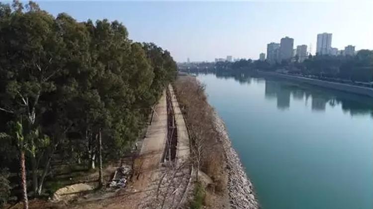 Seyhan nehrinin kenarında renkli görüntüler! İkinci Dilberler Sekisi ...