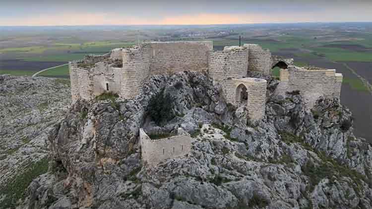 Tumlu Kalesi restorasyon çalışmaları ile turizme kazandırılacak - Adana ...