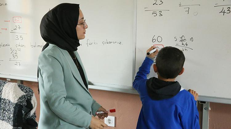 Fatmanur öğretmen Türkiye'nin sıfır noktasında görevde! 'Telefon dahi ...