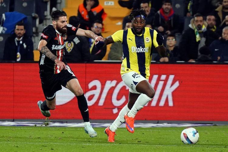 Medina, Talisca, Archie Brown derken sol bek, orta saha ve forvet imza ...