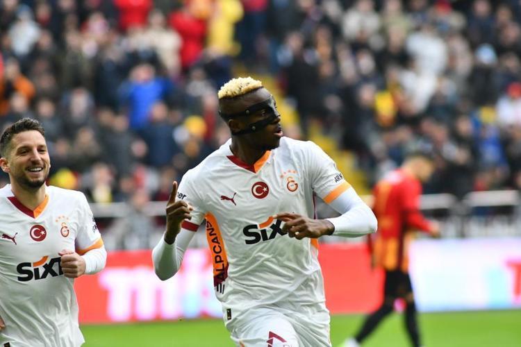 Galatasaray rekorlara doymuyor! Zirvede puan farkı açıldı - Futbol ...