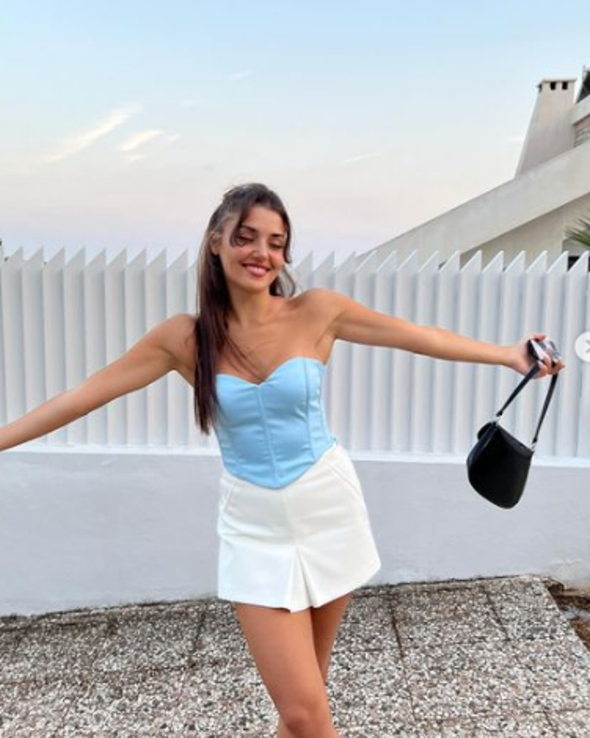 Hande Erçel'den mini etekli paylaşımlar! Sosyal medyayı salladı ...
