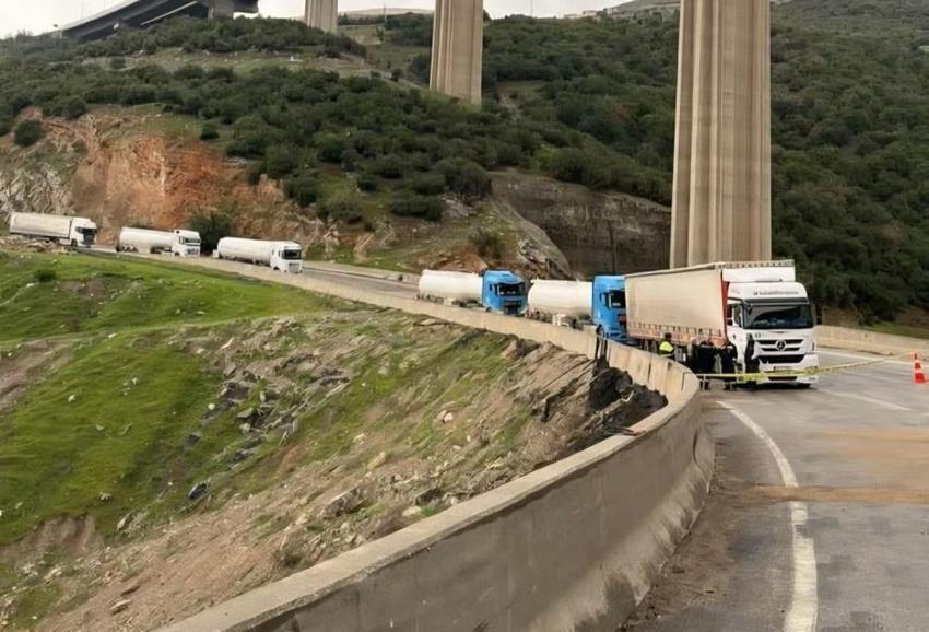 Gaziantep'te korkunç kaza! Kafa kafaya çarpıştılar - Son Dakika ...